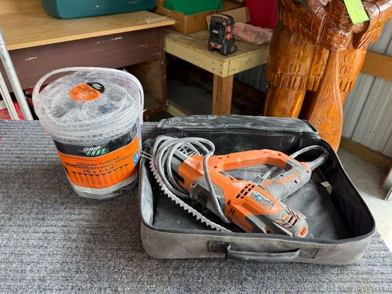 Ridgid Strip Screw Gun w/ Screws - Lee Real Estate & Auction Service