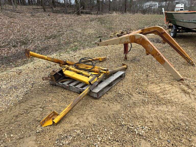 Freeman 2000 Hyd. Loader - Lee Real Estate & Auction Service