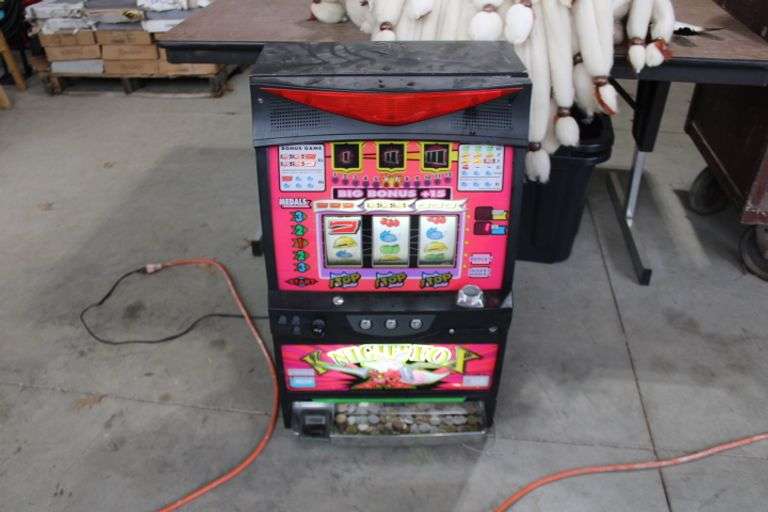 Knight Fox slot machine, needs work - Lee Real Estate & Auction Service