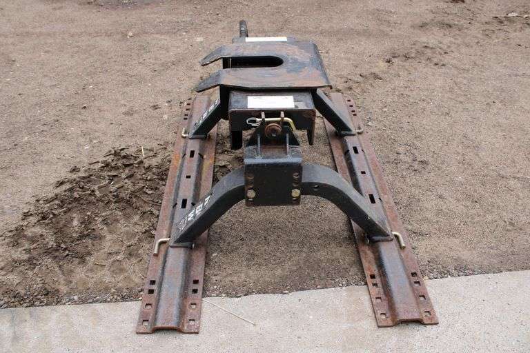RBW 5 wheel hitch w/plates - Lee Real Estate & Auction Service