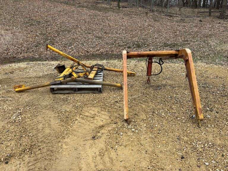 Freeman 2000 Hyd. Loader - Lee Real Estate & Auction Service