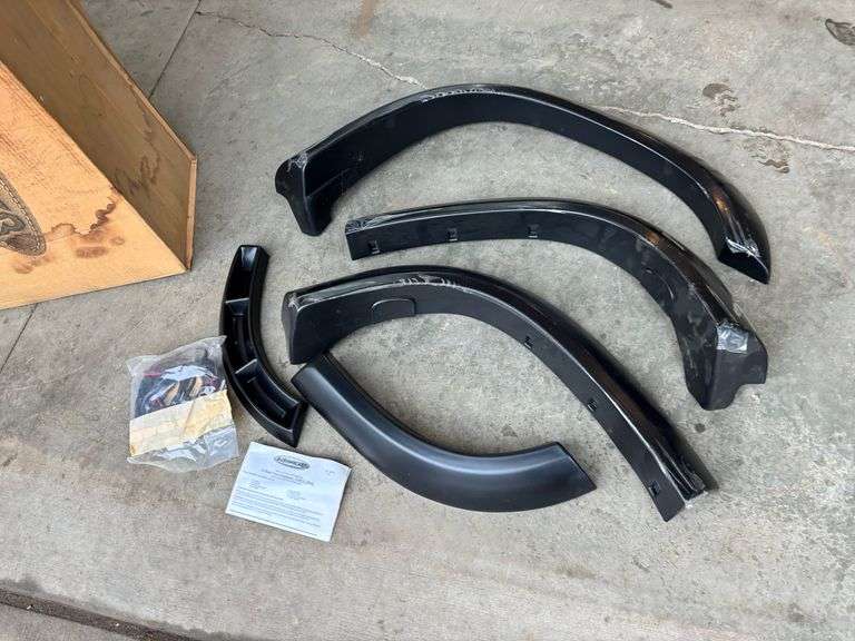 Ford Explorer Fender Flares - Lee Real Estate & Auction Service