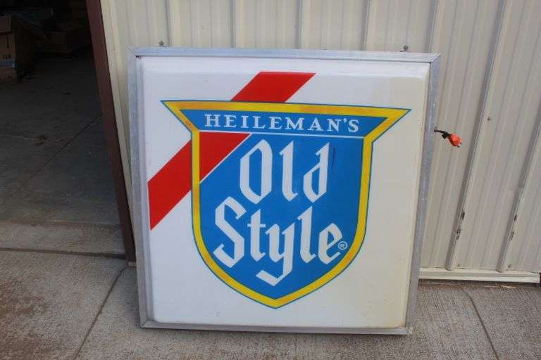 Old Style outdoor 2 sided sign - Lee Real Estate & Auction Service