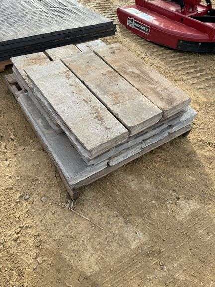 (12) Used Interlocking Silo Block - Lee Real Estate & Auction Service