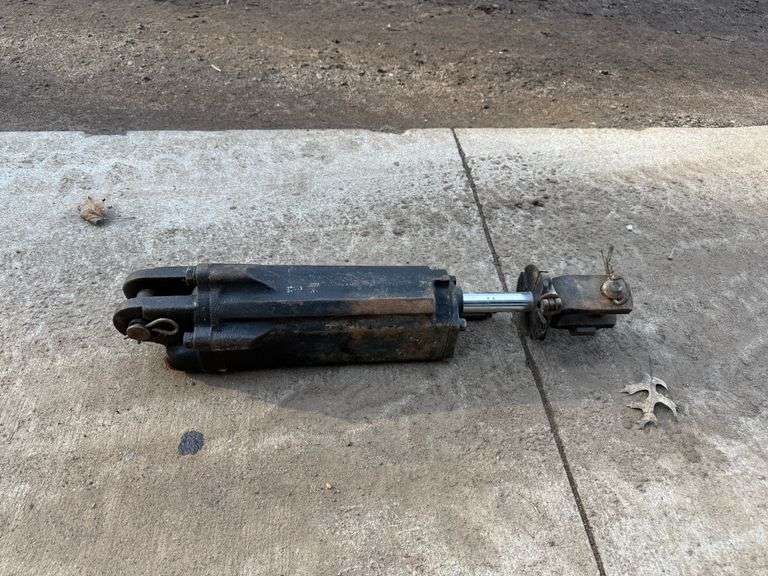 HD Hyd. Ram - Lee Real Estate & Auction Service