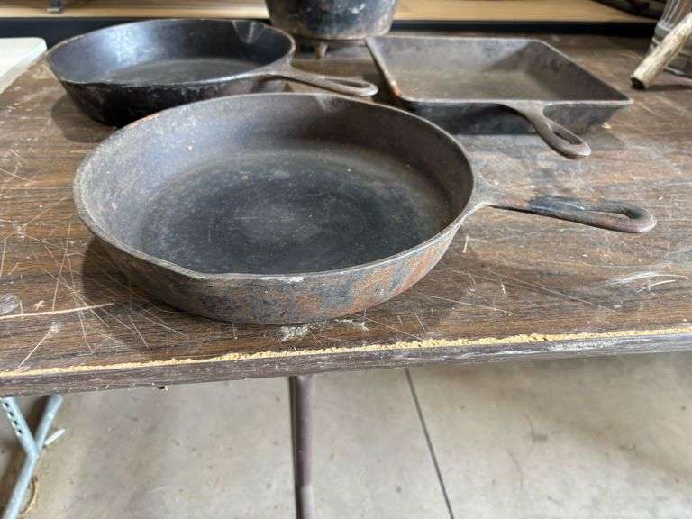 Cast Iron Fry Pans & Pot - Lee Real Estate & Auction Service