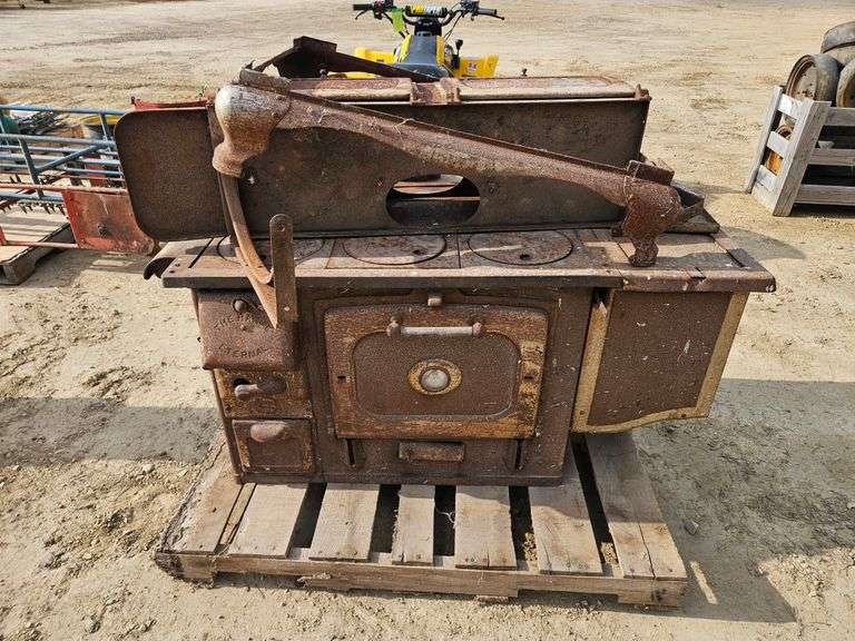 Antique Cook Stove - Lee Real Estate & Auction Service