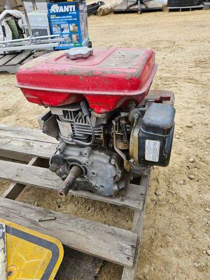 Wisconsin Robin Horizontal Shaft Engine - Lee Real Estate & Auction Service