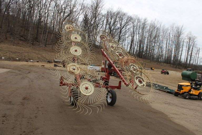 H&S 10 Wheel V Rake - Lee Real Estate & Auction Service