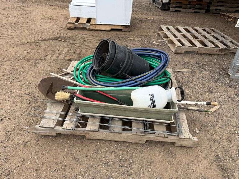 Pallet of Yard & Garden Items - Lee Real Estate & Auction Service