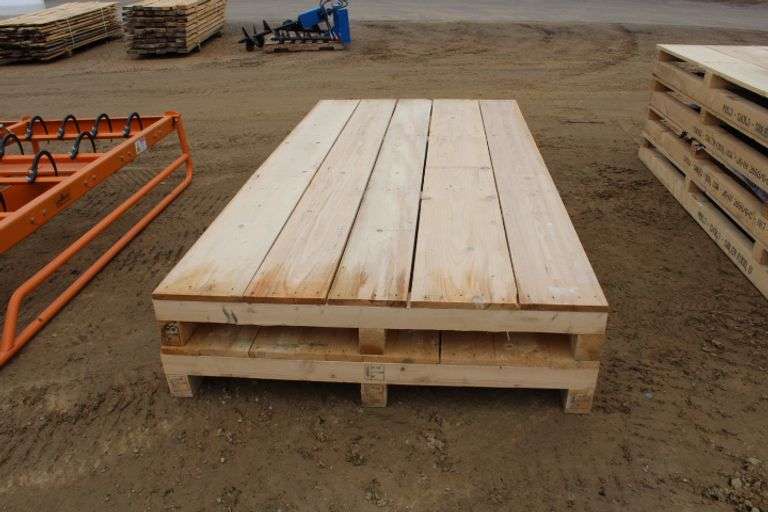 2 HD wooden pallets - Lee Real Estate & Auction Service