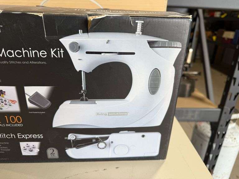 Sm. Sewing Machine Kit - Lee Real Estate & Auction Service