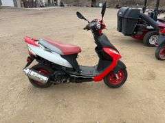 YY50QT Moped - Parts or Project - Lee Real Estate & Auction Service