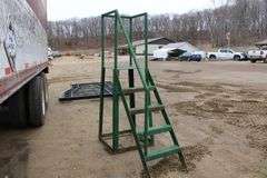 Set of steel shop steps - Lee Real Estate & Auction Service