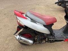 YY50QT Moped - Parts or Project - Lee Real Estate & Auction Service