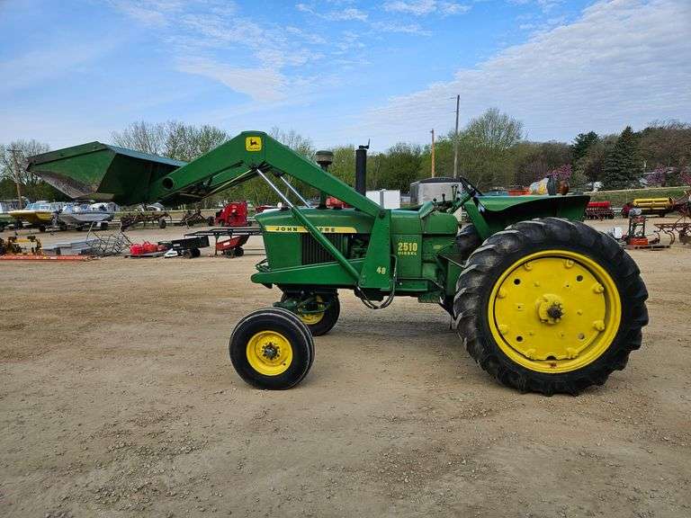 John Deere 2510 Diesel Tractor with Loader - Lee Real Estate & Auction ...