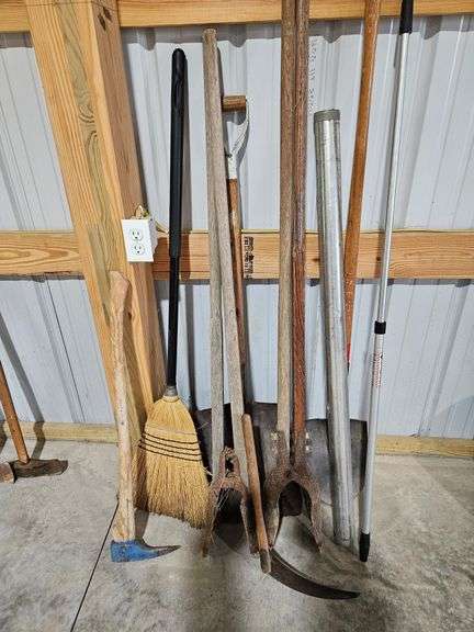 Post Hole Diggers & Other Hand Tools - Lee Real Estate & Auction Service
