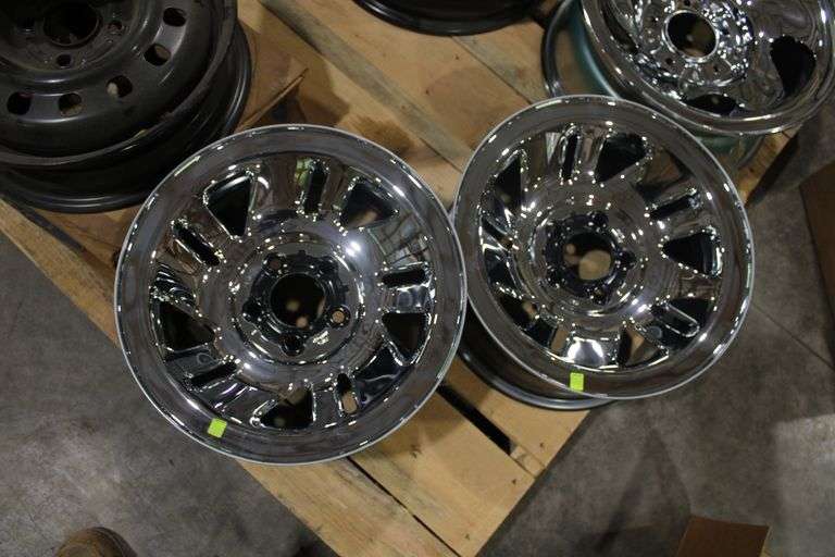 Pallet of misc. Ford rims, new - Lee Real Estate & Auction Service