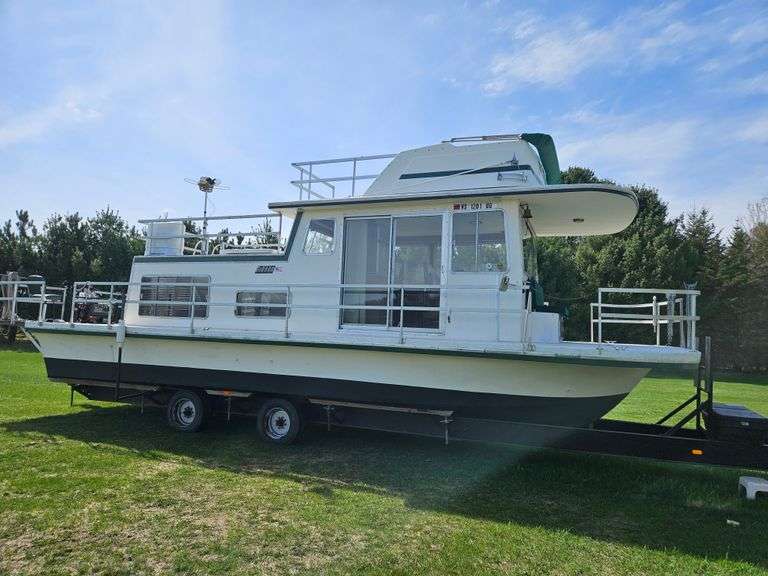 Gibson 36-ft. Houseboat (off-site) Engine BAD - Lee Real Estate ...