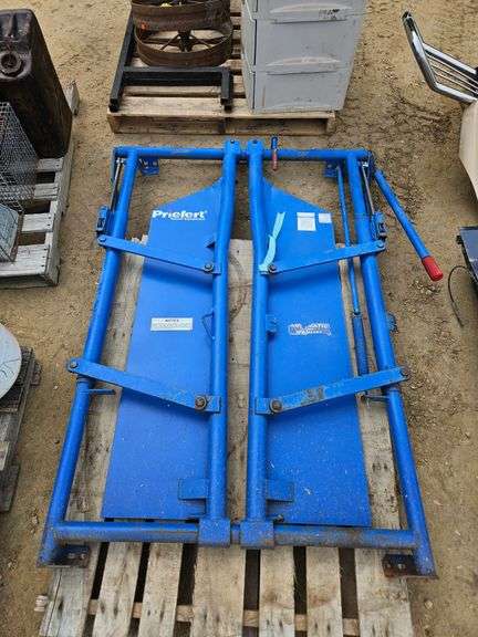 Priefert Head Gate - Lee Real Estate & Auction Service