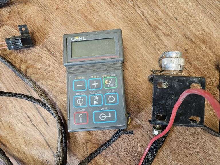 Gehl TDC 1875 round baler - Lee Real Estate & Auction Service