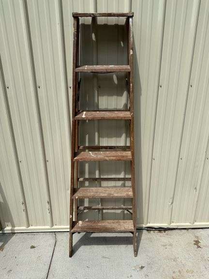 6' Wooden Step Ladder - Lee Real Estate & Auction Service