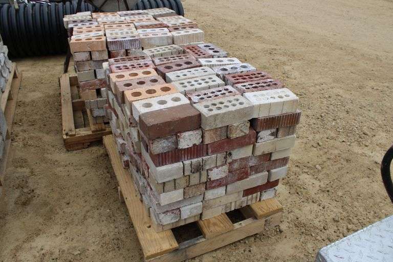 2 pallets of used brick - Lee Real Estate & Auction Service