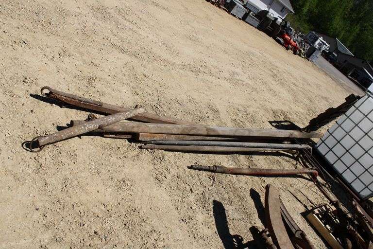 7 Buggy & wagon poles - Lee Real Estate & Auction Service