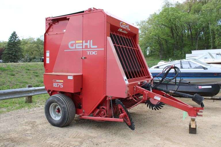 Gehl TDC 1875 round baler - Lee Real Estate & Auction Service