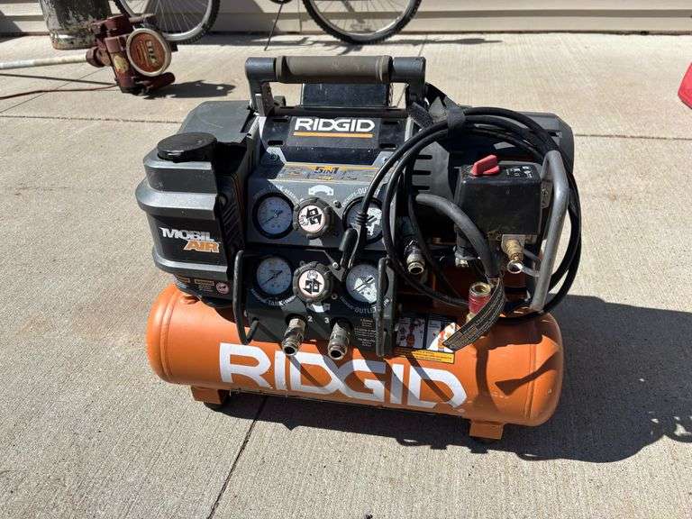 Rigid Dual Tank Air Compressor - Lee Real Estate & Auction Service