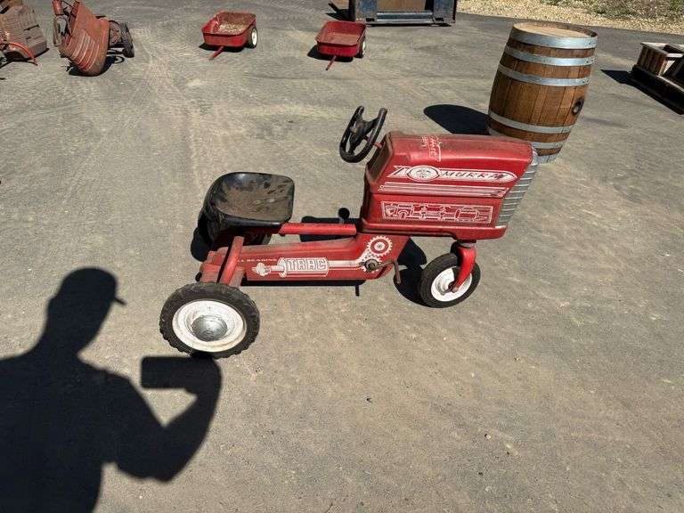 Murray Trac Single Wheel Pedal Tractor - Lee Real Estate & Auction Service