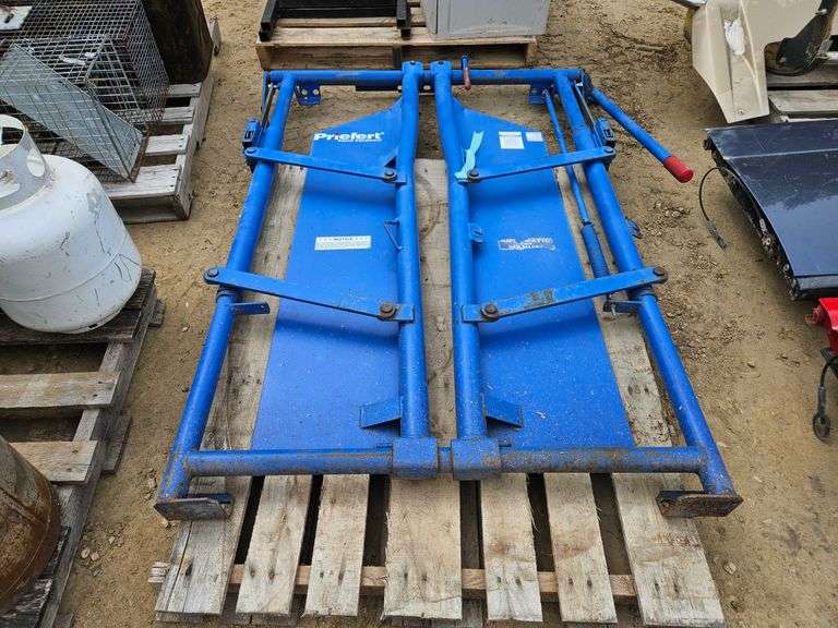 Priefert Head Gate - Lee Real Estate & Auction Service