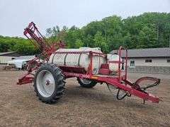 Miller Pro 1000 Field Sprayer - Lee Real Estate & Auction Service