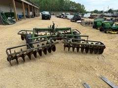 10’ John Deere Pull Type Disk - Lee Real Estate & Auction Service