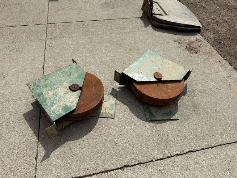 (2) Barn Cleaner Chain Corners - Lee Real Estate & Auction Service