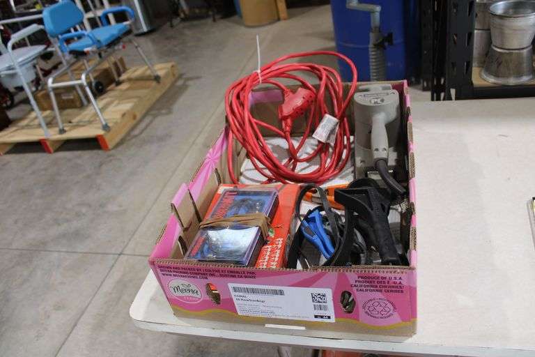 Flat of misc. tools - Lee Real Estate & Auction Service