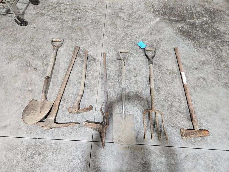 Short Handled Tools - Lee Real Estate & Auction Service