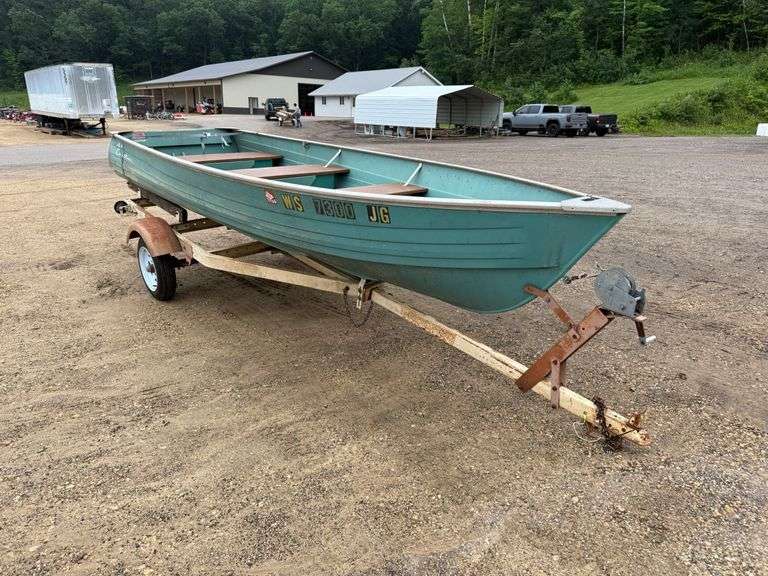 AMF Crestliner 12' Fishing Boat - Lee Real Estate & Auction Service