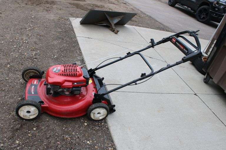 Toro GTS 22" self propelled push mower - Lee Real Estate & Auction Service