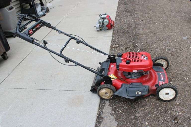 Toro GTS 22" self propelled push mower - Lee Real Estate & Auction Service