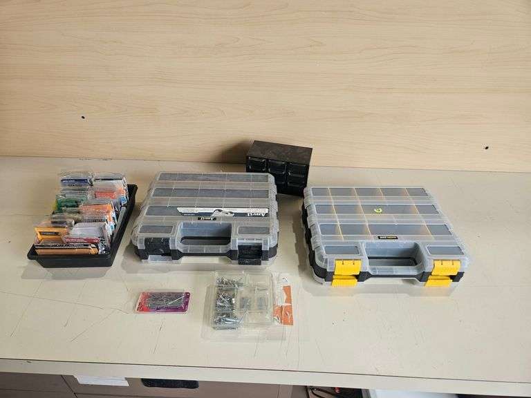 Small Hardware & Organizers - Lee Real Estate & Auction Service