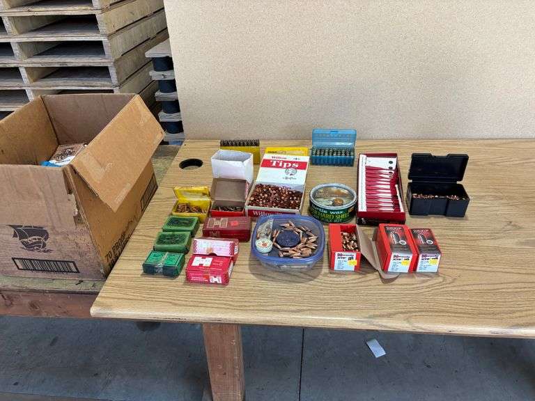 Box of Reloading Items - Lee Real Estate & Auction Service