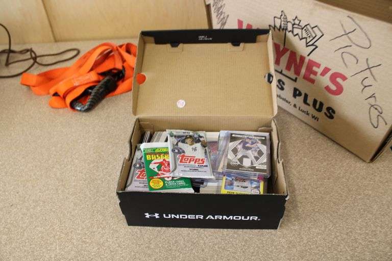 Shoe box of Baseball cards - Lee Real Estate & Auction Service