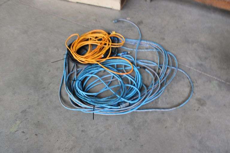 4 elec. extension cords - Lee Real Estate & Auction Service