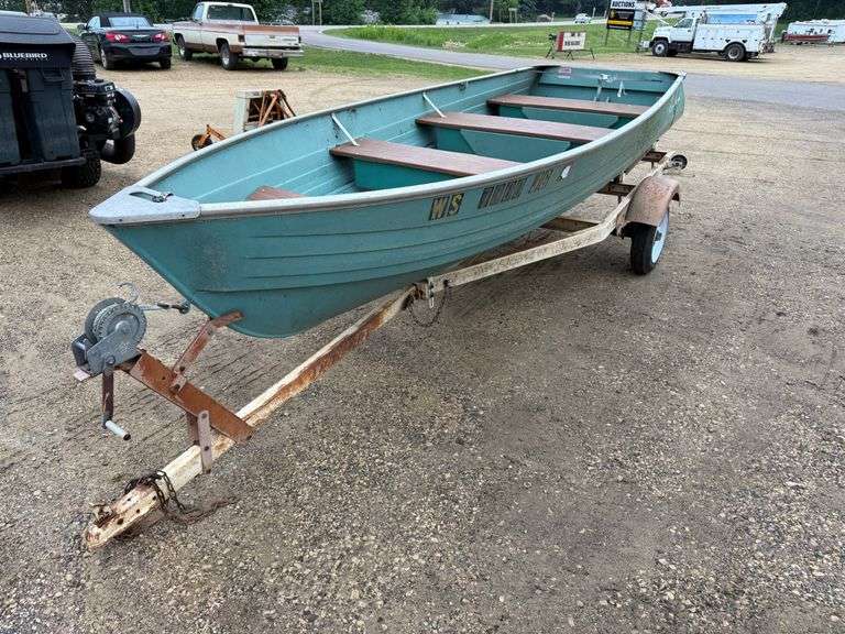 AMF Crestliner 12' Fishing Boat - Lee Real Estate & Auction Service