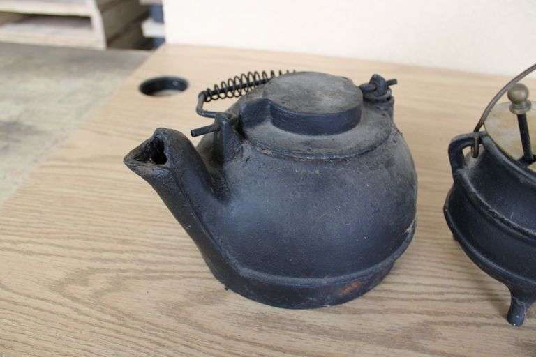 Cast iron tea pot, 2 sm. pots & earthen jug - Lee Real Estate & Auction ...