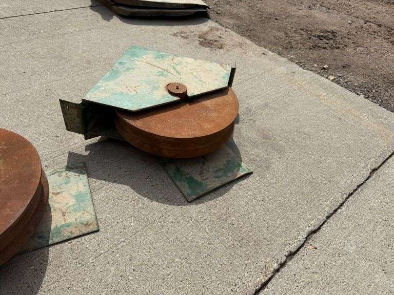 (2) Barn Cleaner Chain Corners - Lee Real Estate & Auction Service