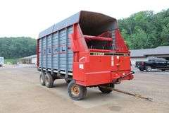 Gehl 970 chopper box w/tandem running gear - Lee Real Estate & Auction ...