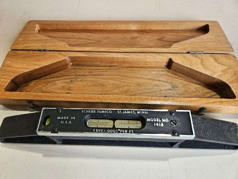 Precision Level in case - Lee Real Estate & Auction Service