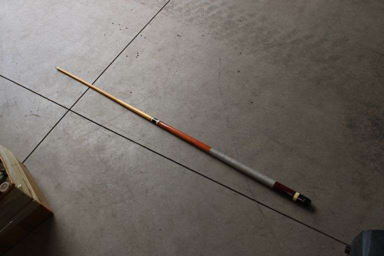 Stealth Pool cue - Lee Real Estate & Auction Service